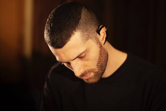 Marco Guazzone crea una bella follia Al Posto Mio: una anticipazione del video